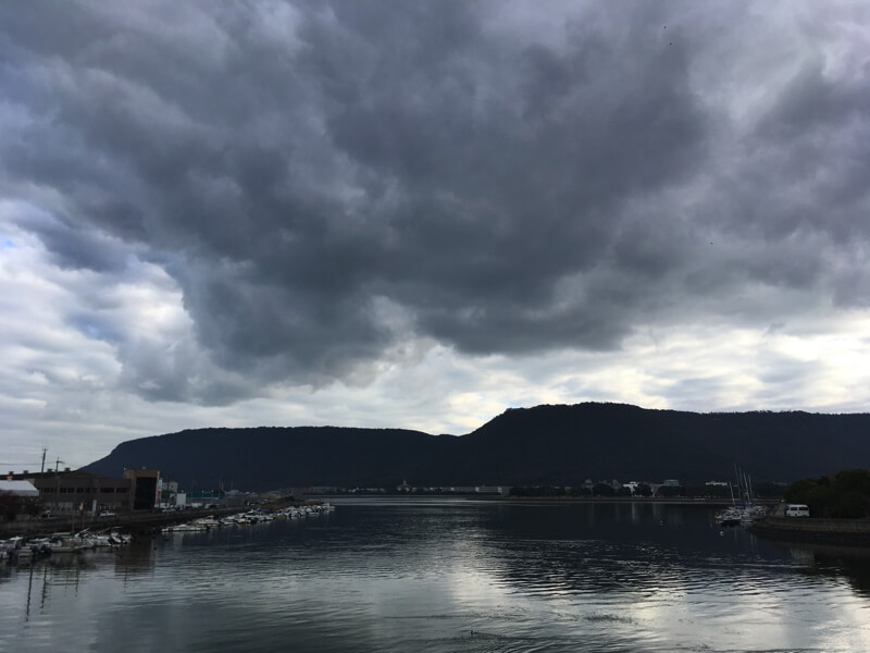 源平合戦で有名な屋島で、紅葉シーズンの登山を楽しむ！ | サムライトレジャーハンター